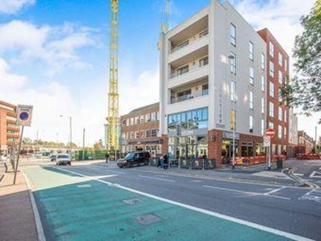 2 Bedrooms Flat for sale in Station Road, Watford WD17