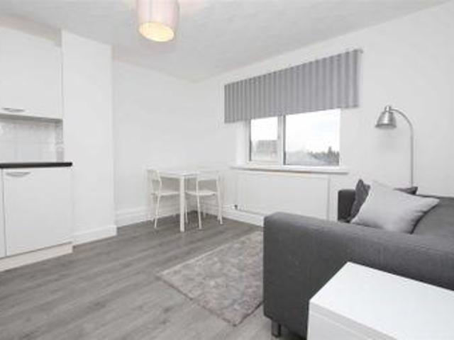 2 Bedrooms Flat for sale in Station Road, West Drayton UB7