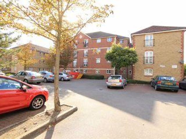 2 Bedrooms Flat for sale in Stern Close, Barking, Essex IG11