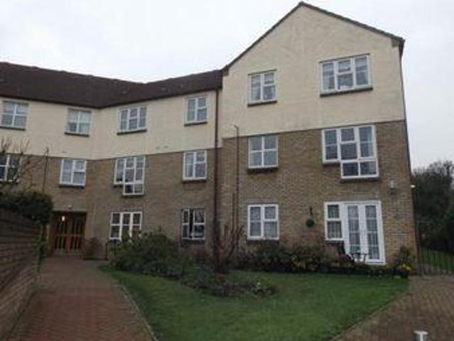 2 Bedrooms Flat for sale in Stilemans, Wickford, Essex SS11