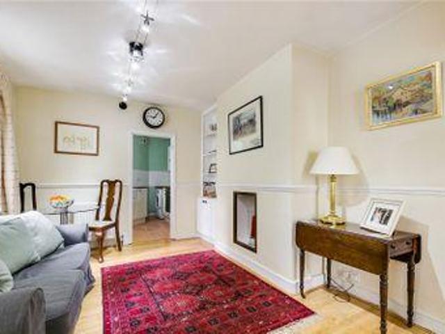 2 Bedrooms Flat for sale in Strathblaine Road, London SW11