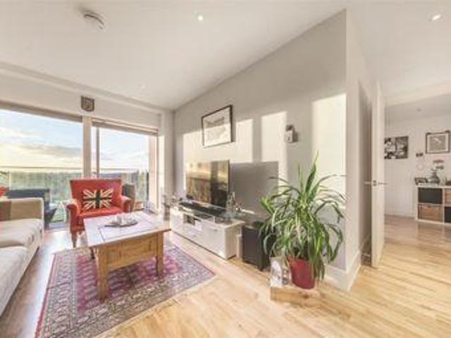 2 Bedrooms Flat for sale in Streatham High Road, London SW16