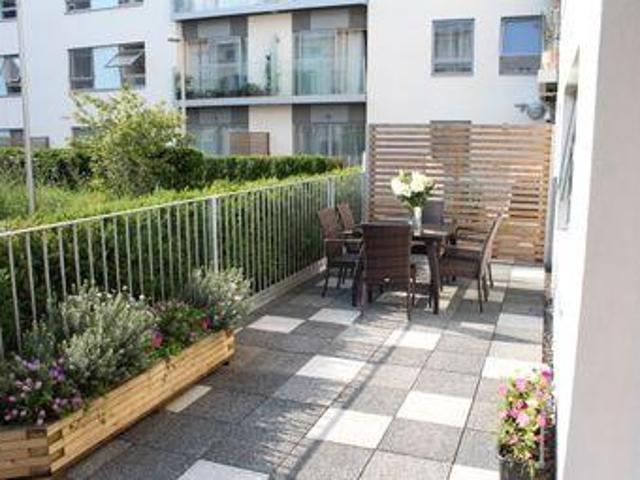 2 Bedrooms Flat for sale in Streatham High Road, London SW16
