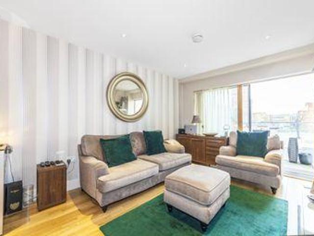 2 Bedrooms Flat for sale in Streatham High Road, Streatham, London SW16