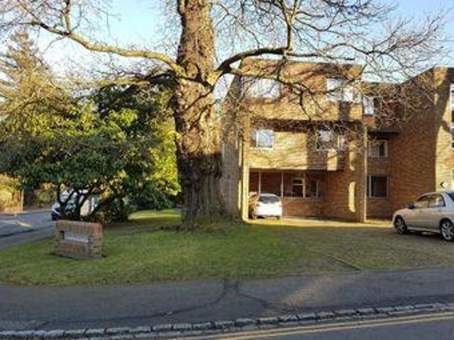 2 Bedrooms Flat for sale in Stroudwater Park, Weybridge, Surrey KT13