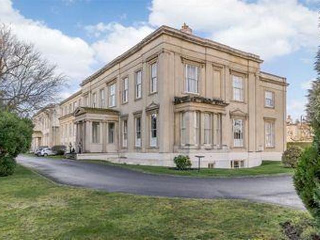 2 Bedrooms Flat for sale in Suffolk Square, Cheltenham, Gloucestershire GL50