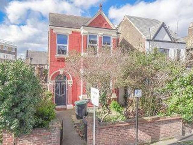 2 Bedrooms Flat for sale in Summerhill Road, London N15
