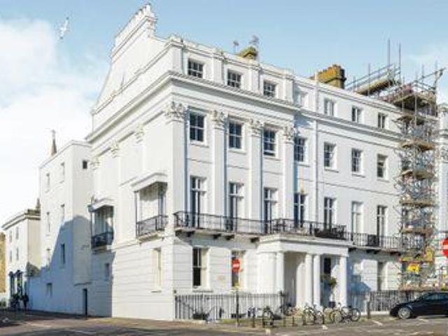 2 Bedrooms Flat for sale in Sussex Square, Brighton BN2