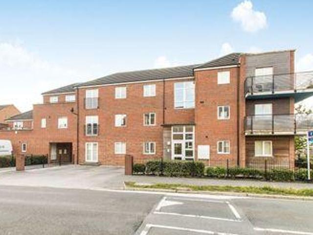 2 Bedrooms Flat for sale in Swarcliffe Approach, Leeds LS14