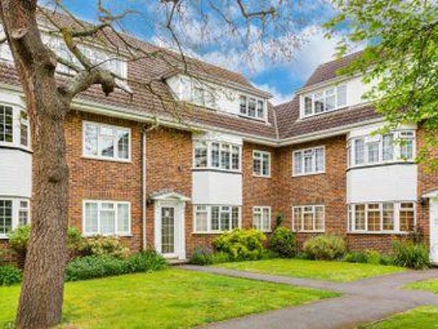2 Bedrooms Flat for sale in Sycamore Close, Carshalton SM5