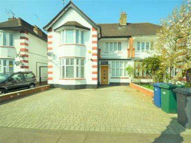 2 Bedrooms Flat for sale in Sylvan Avenue, London NW7