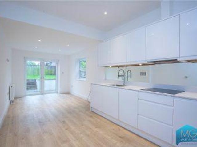 2 Bedrooms Flat for sale in Sylvester Road, East Finchley, London N2