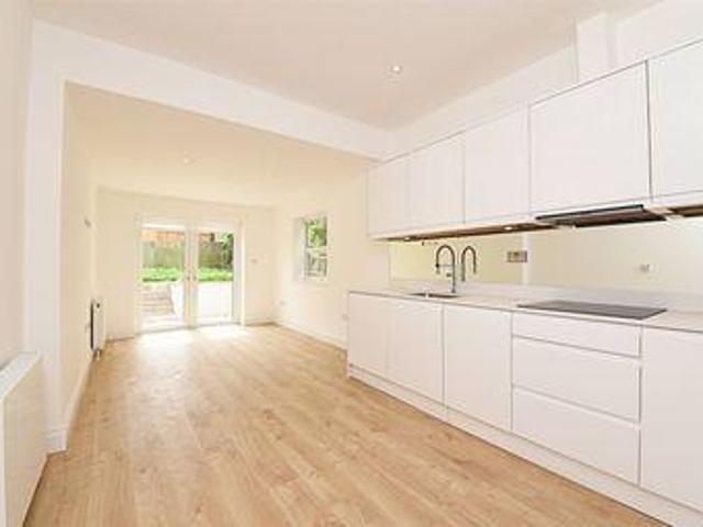 2 Bedrooms Flat for sale in Sylvester Road, East Finchley N2