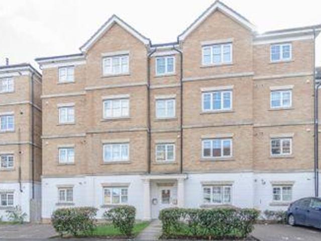 2 Bedrooms Flat for sale in Symphony Close, Edgware HA8