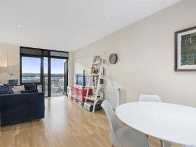 2 Bedrooms Flat for sale in Powell House, Dunstan Mews, Enfield EN1