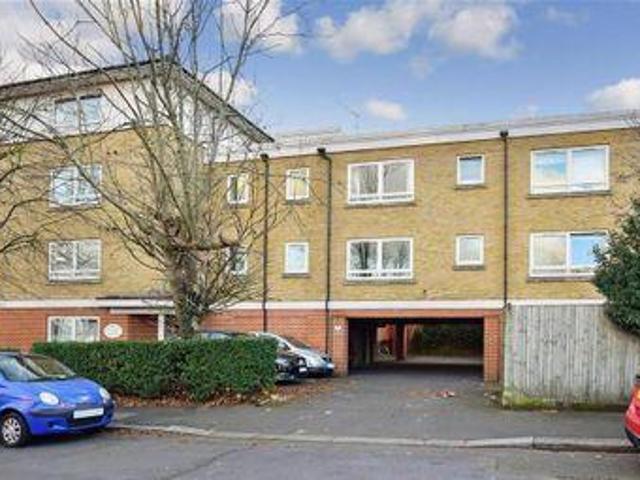 2 Bedrooms Flat for sale in Pollard Road, Morden, Surrey SM4