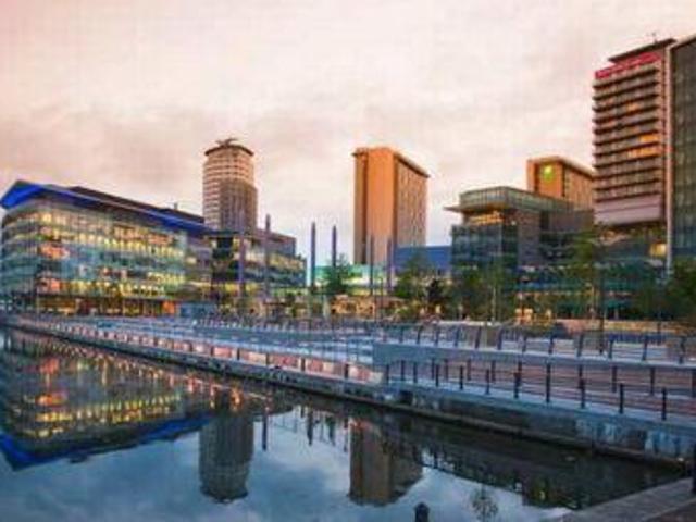 2 Bedrooms Flat for sale in Pomona Strand, Old Trafford, Manchester M16
