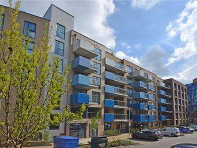 2 Bedrooms Flat for sale in Poppyfield House, Copperwood Place, Greenwich, London SE10