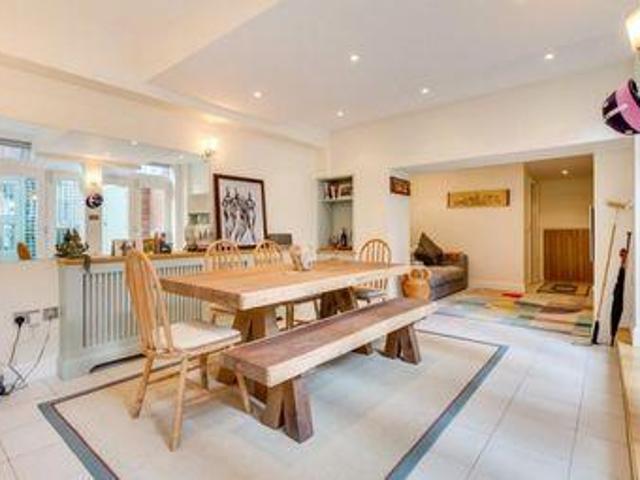 2 Bedrooms Flat for sale in Palace Court, London W2