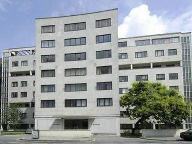 2 Bedrooms Flat for sale in Palace Gate, London W8