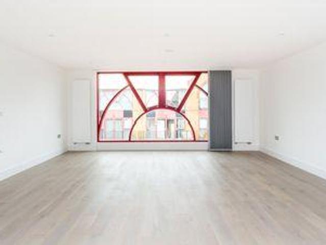 2 Bedrooms Flat for sale in Palace Gate Mews, London N8