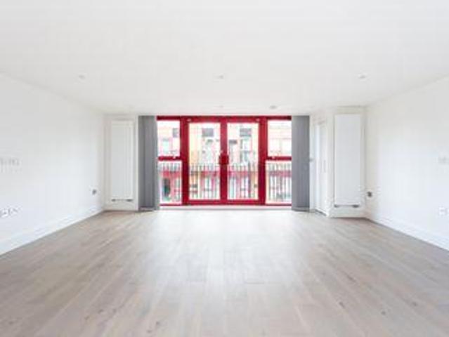 2 Bedrooms Flat for sale in Palace Gate Mews, London N8