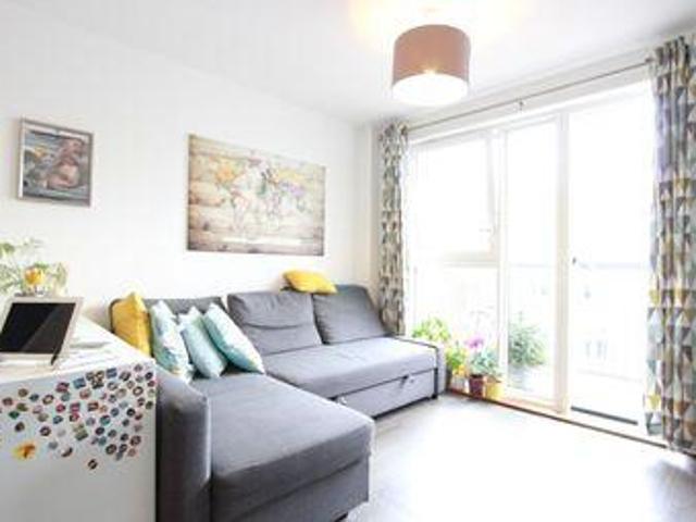 2 Bedrooms Flat for sale in Palladian Court, 3 Cabot Close, Croydon CR0