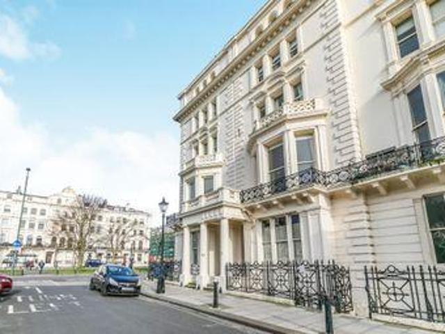 2 Bedrooms Flat for sale in Palmeira Square, Hove BN3