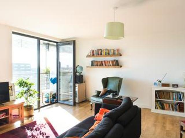 2 Bedrooms Flat for sale in Palmers Road, London E2
