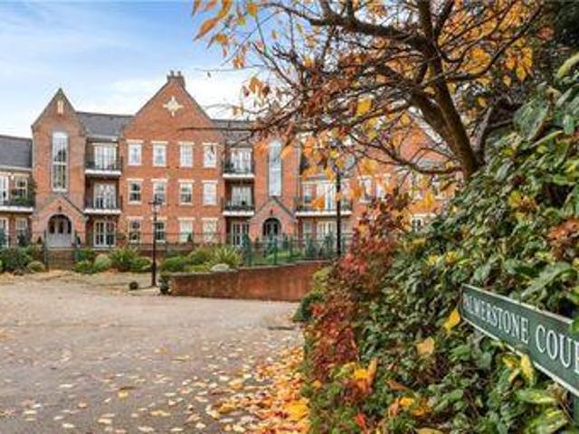 2 Bedrooms Flat for sale in Palmerstone Court, Virginia Water, Surrey GU25