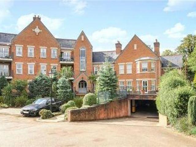 2 Bedrooms Flat for sale in Palmerstone Court, Virginia Water, Surrey GU25