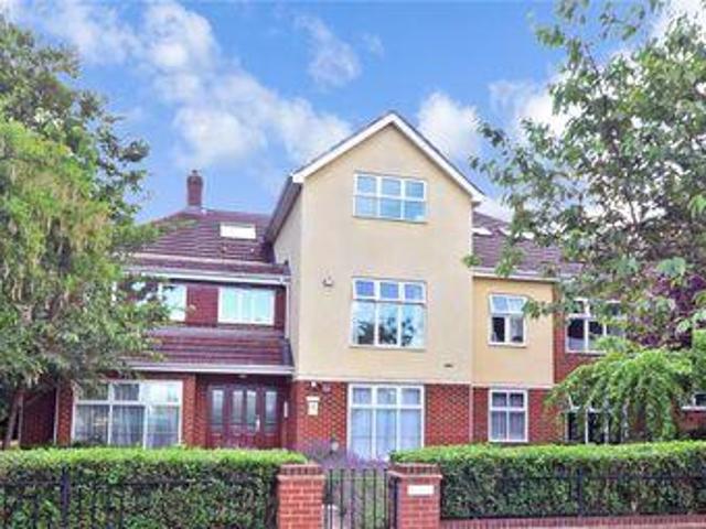 2 Bedrooms Flat for sale in Pampisford Road, South Croydon, Surrey CR2