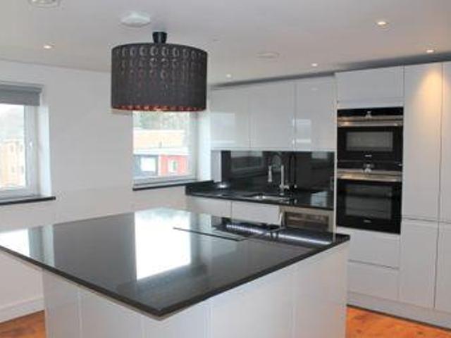2 Bedrooms Flat for sale in Pankridge, The Hoe, Watford WD19