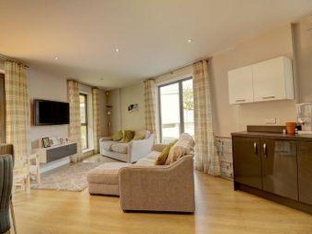 2 Bedrooms Flat for sale in Parade Gardens, London E4