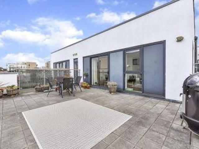 2 Bedrooms Flat for sale in Park View Court, 215 Devons Road, London E3