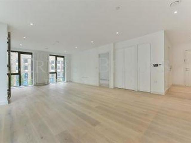2 Bedrooms Flat for sale in Park View Place, Royal Wharf E16