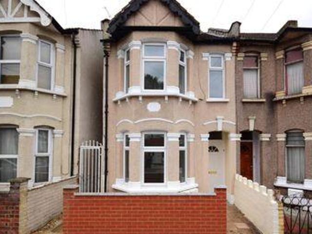 2 Bedrooms Flat for sale in Park Avenue, Barking, Essex IG11