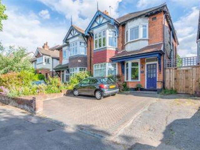 2 Bedrooms Flat for sale in Park Avenue, Enfield EN1
