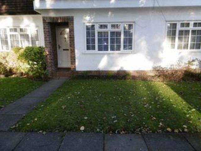 2 Bedrooms Flat for sale in Park Close, Hampton TW12