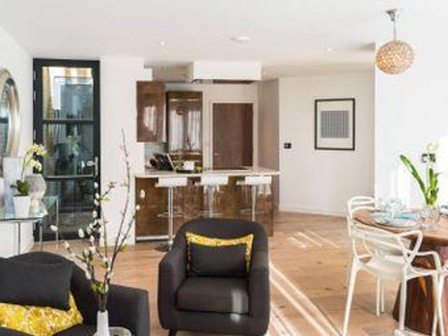 2 Bedrooms Flat for sale in Park Road, Grove Park W4