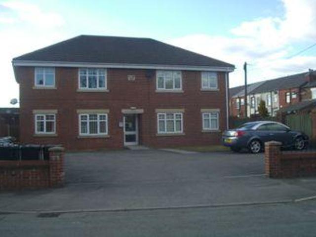 2 Bedrooms Flat for sale in Park Road, Hindley WN2