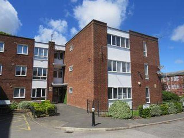 2 Bedrooms Flat for sale in Park Road South, Prenton CH43
