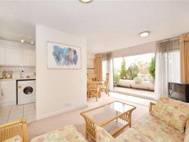 2 Bedrooms Flat for sale in Park Steps, St. Georges Fields W2