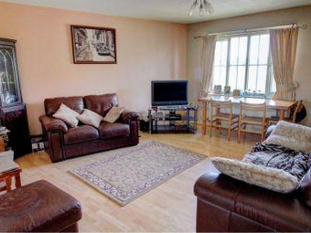 2 Bedrooms Flat for sale in Parkland View, Barnsley S71