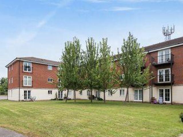 2 Bedrooms Flat for sale in Petworth Court, Brookers Road, Billingshurst RH14