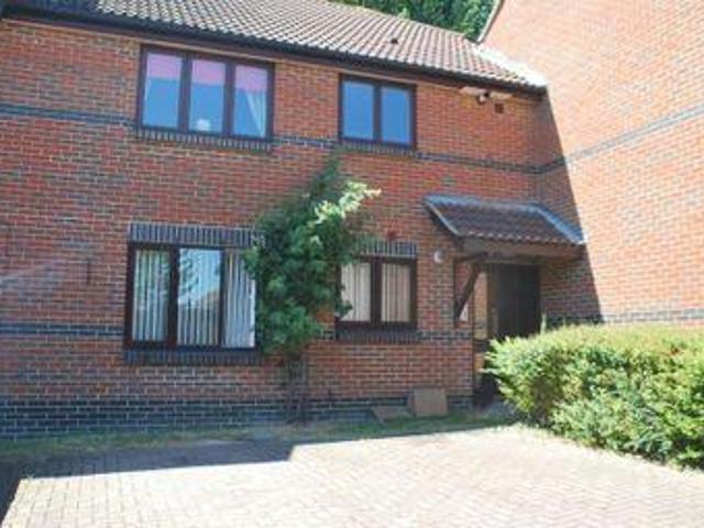 2 Bedrooms Flat for sale in Peal Close, Hoo, Rochester ME3