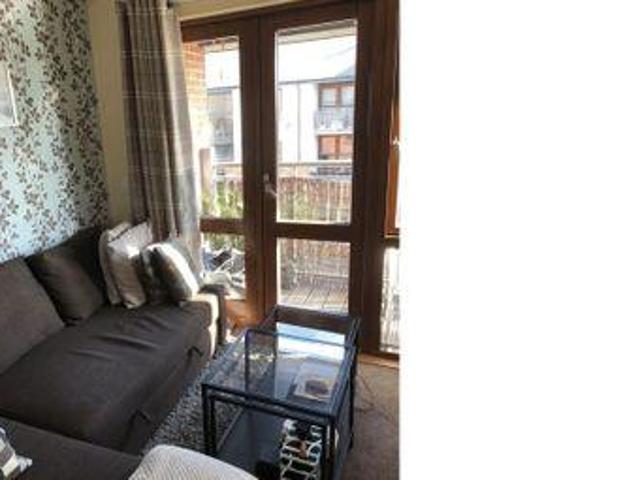 2 Bedrooms Flat for sale in Pear Tree Way, Basingstoke RG21