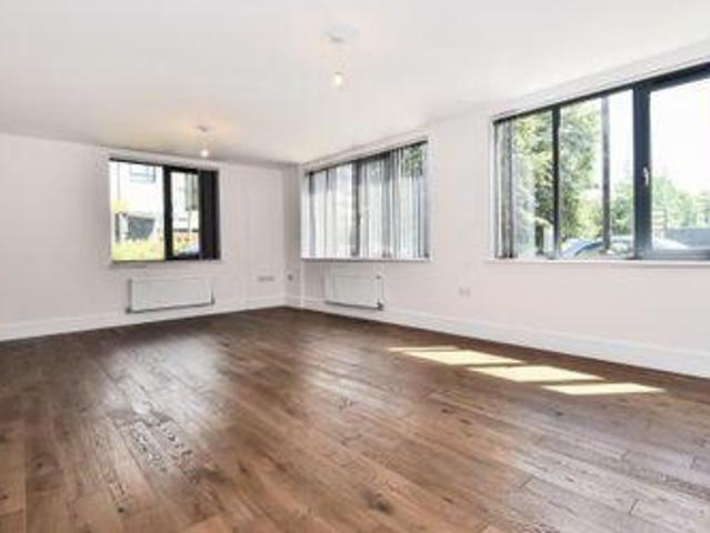 2 Bedrooms Flat for sale in Pechiney House, Slough SL1