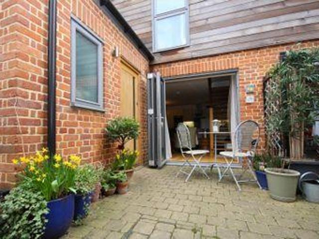2 Bedrooms Flat for sale in Peels Yard, King´s Road, Henley On Thames RG9