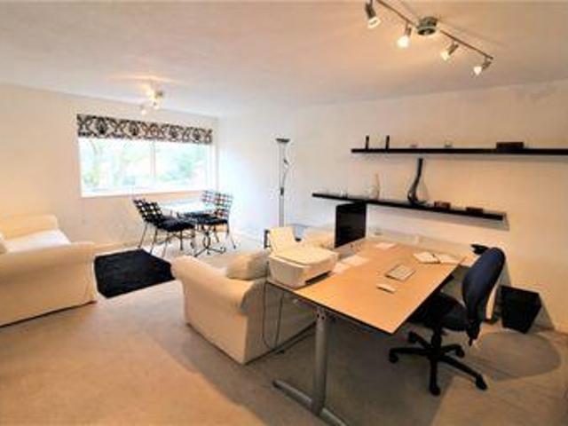 2 Bedrooms Flat for sale in Pellipar Close, London N13